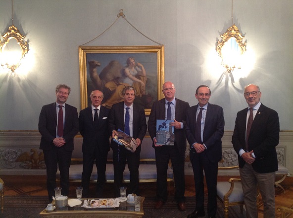 Il prefetto incontra una delegazione dell'Uruguay Il prefetto incontra una delegazione dell'Uruguay